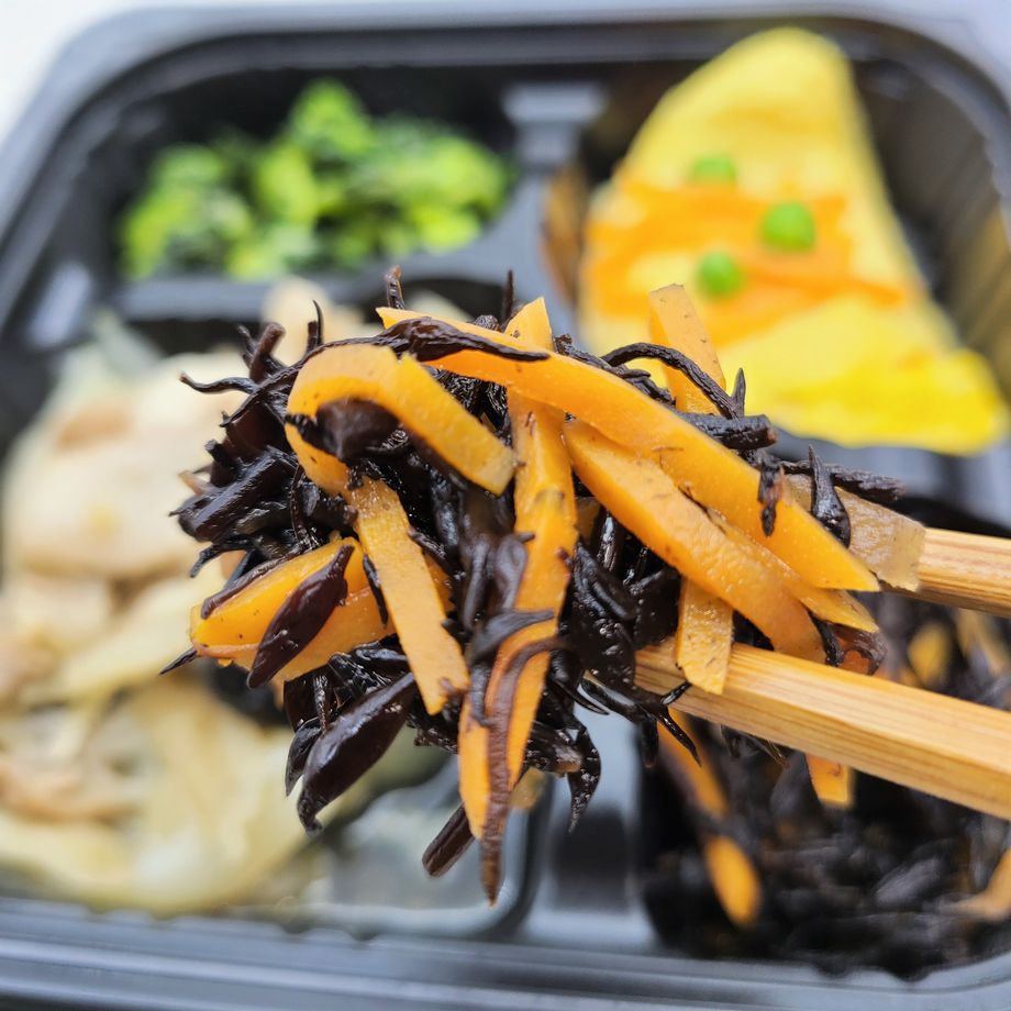 多幸源(TAKOGENⅡ)「すき焼き風煮」を食べました - こせたん宅配弁当