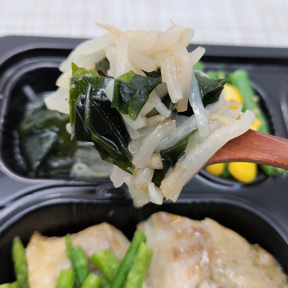 HeMog（ハーモグ）「赤魚のソテーバター風味」を食べました - こせたん宅配弁当